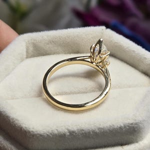 Vintage Tulip Setting Engagement Ring in 18k Yellow Gold, Solitaire ...