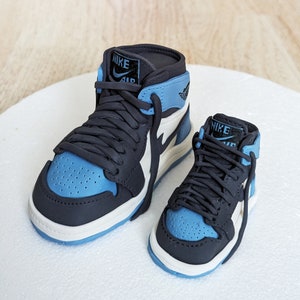 Matching Sneakers Cake Toppers, Adult/child Sneakers. Edible Nike ...
