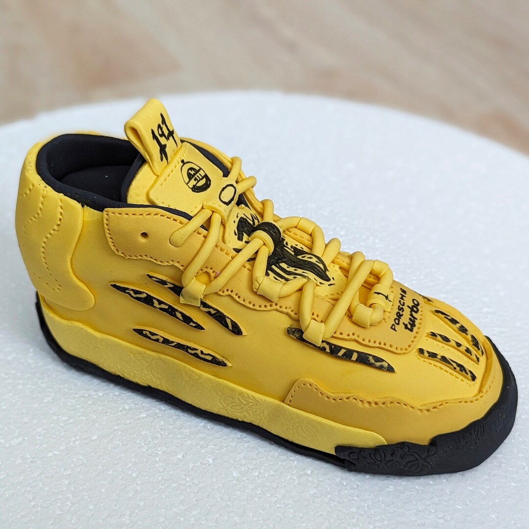 Edible Sneaker/trainer/shoe Cake Topper. - Etsy
