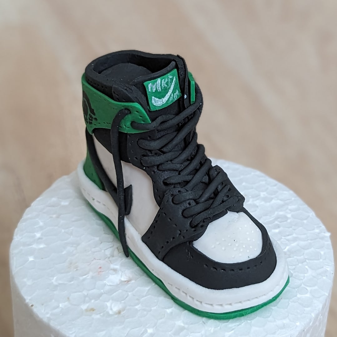 Small Nike Jordan Sneaker/trainer/shoe Cake Topper. Shoe Cake ...