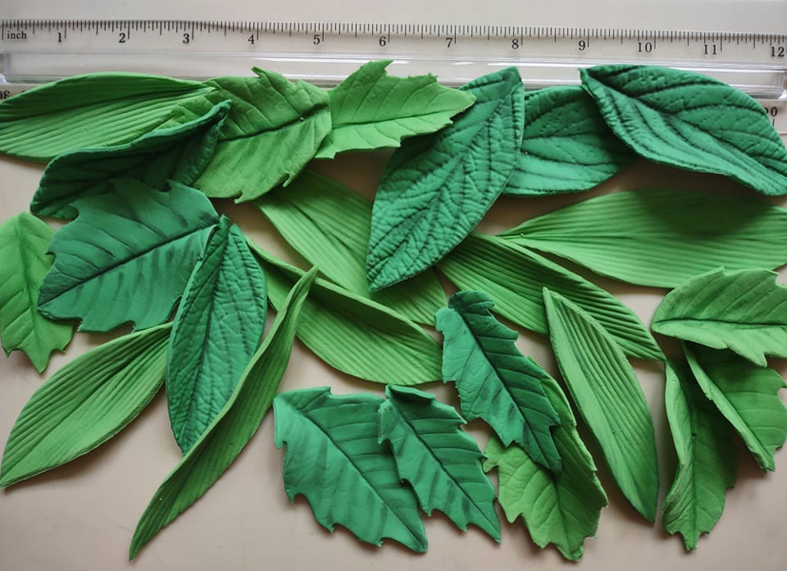 Real-looking Edible Leaves for a Cake. A Set of 30 Fondant - Etsy