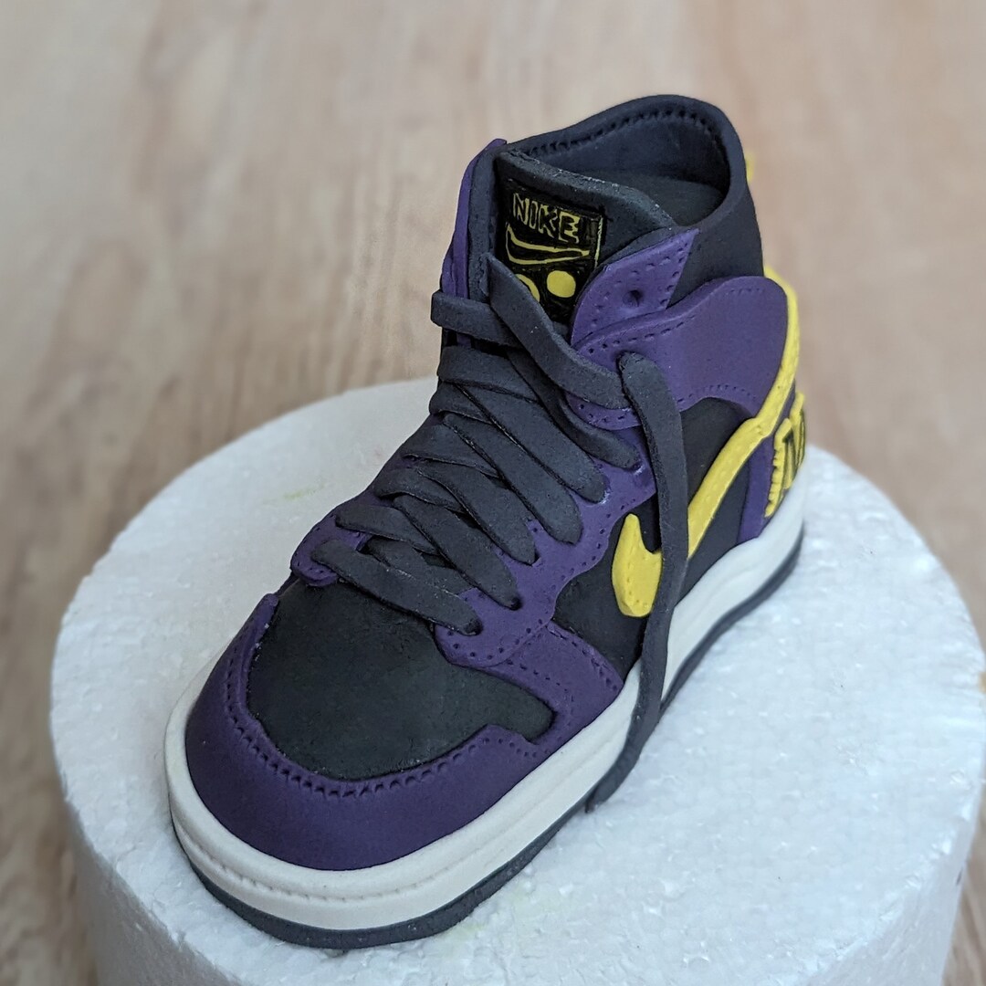 Sneaker/trainer/shoe Cake Topper. Edible Nike Dunk High Premium EMB ...