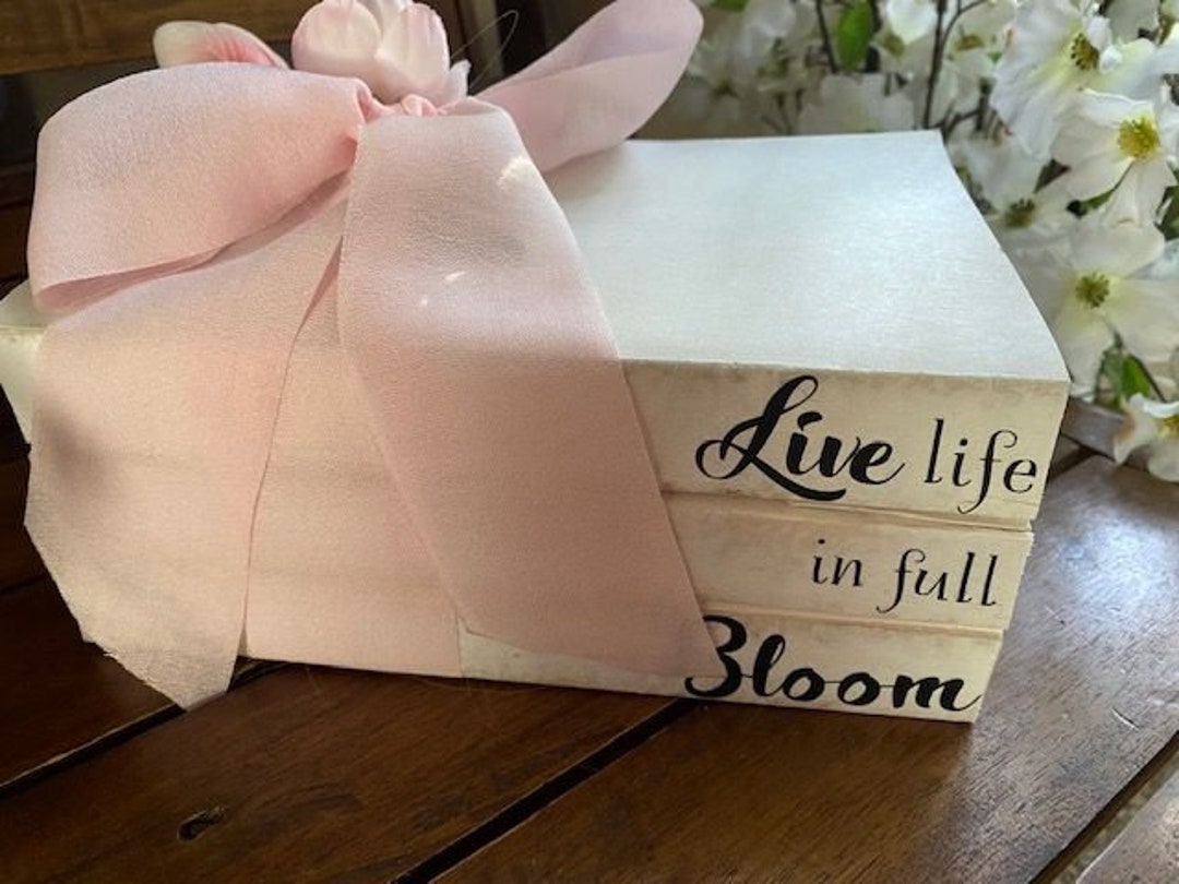 Farmhouse Decor / Farmhouse Book Stack / Live Life in Full Bloom ...