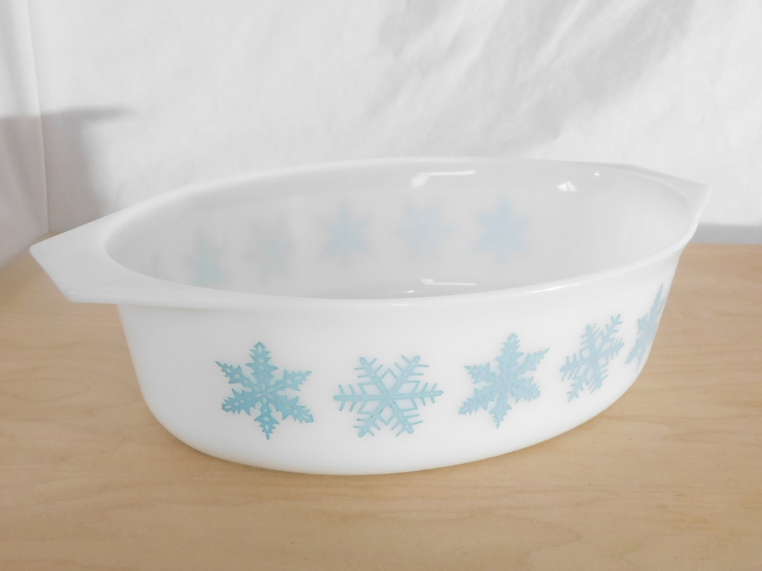 Vintage Pyrex, Casserole Dish, White, Blue Snowflakes, Mid-century, No ...