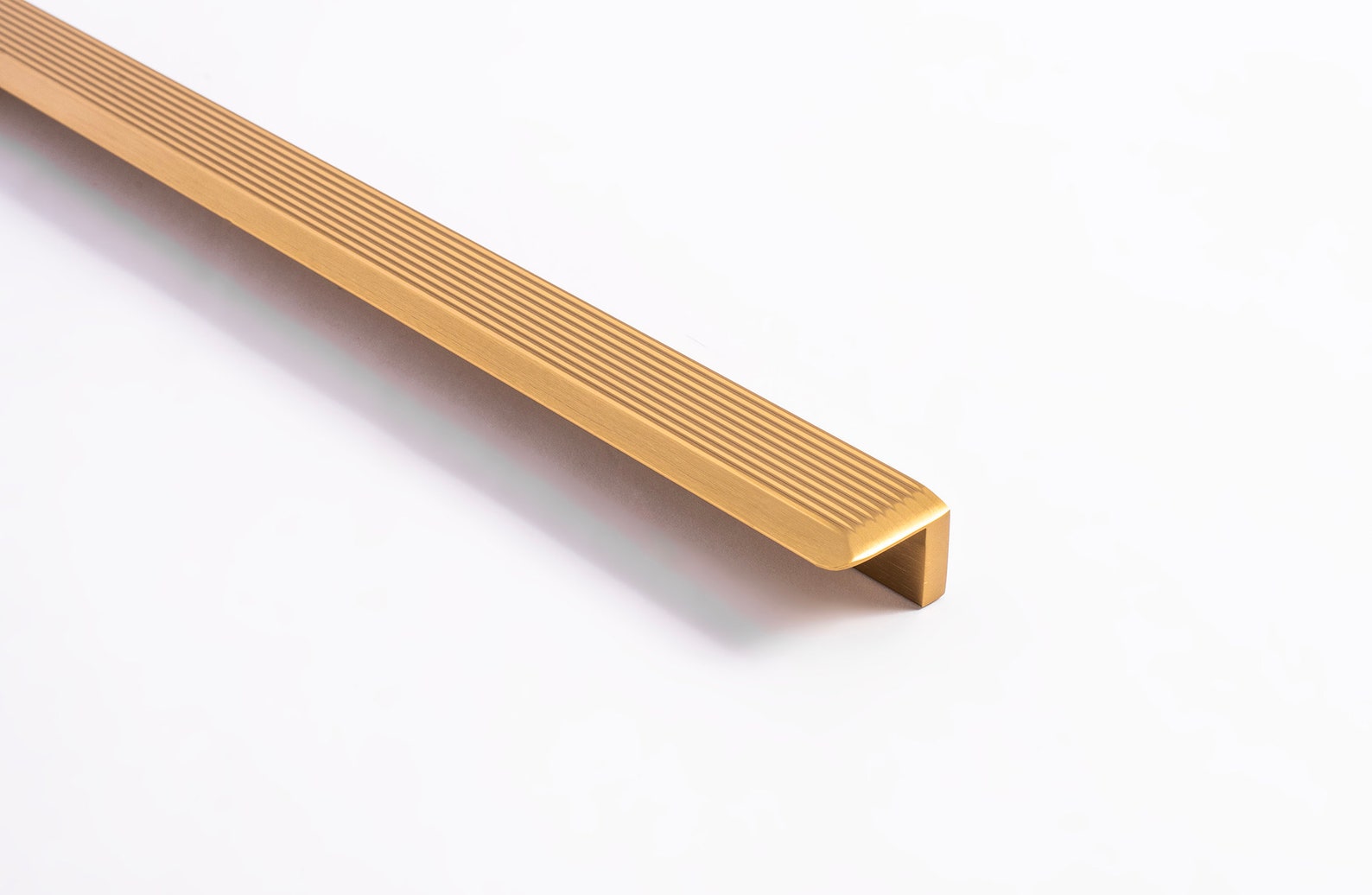 Modern L Shaped Linear Knurled Handle for Cabinets, Wardrobes, Drawers ...