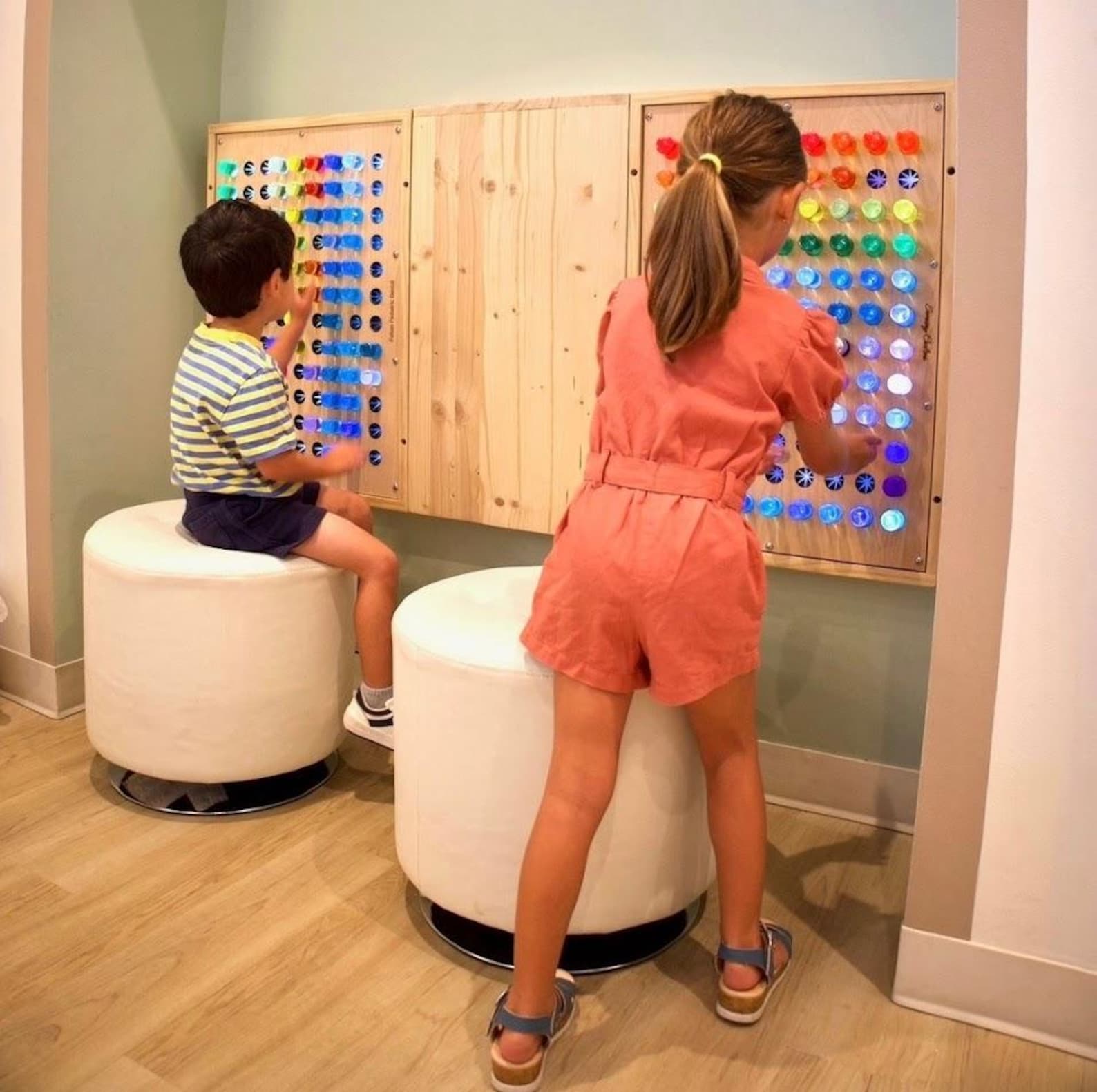 LED Peg Board With 120 Solid Acrylic Pegs, Giant Bright Light Peg Board ...