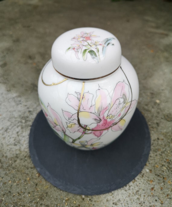 Kintsugi Japanese Porcelain Jar Hand-painted With Lilies - Etsy UK