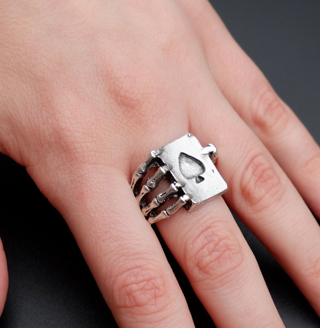 GOTHIC HAND RING - Ace of Black Spade Ring • Skull Hand Ring ...