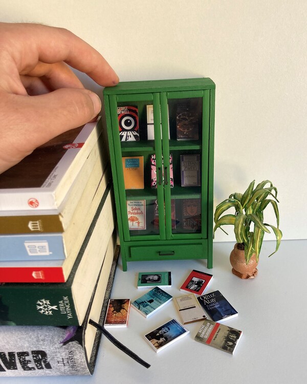 Miniature Bookshelf, Dollhouse Miniature Bookcase - Etsy Canada