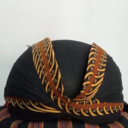 Javanese Traditional Clothes | Surjan Lurik Shirt | Kebaya Blangkon ...