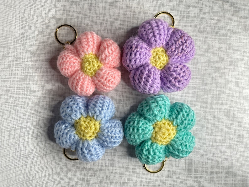 Crochet Flower Keychain, Flower Amigurumi Keychain, Handmade Keychain ...