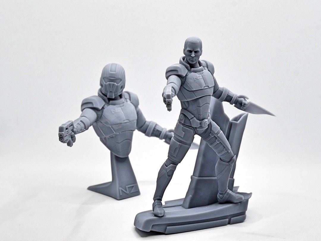 Mass Effect Commander Shepard Figure or Bust With Swappable Heads ...