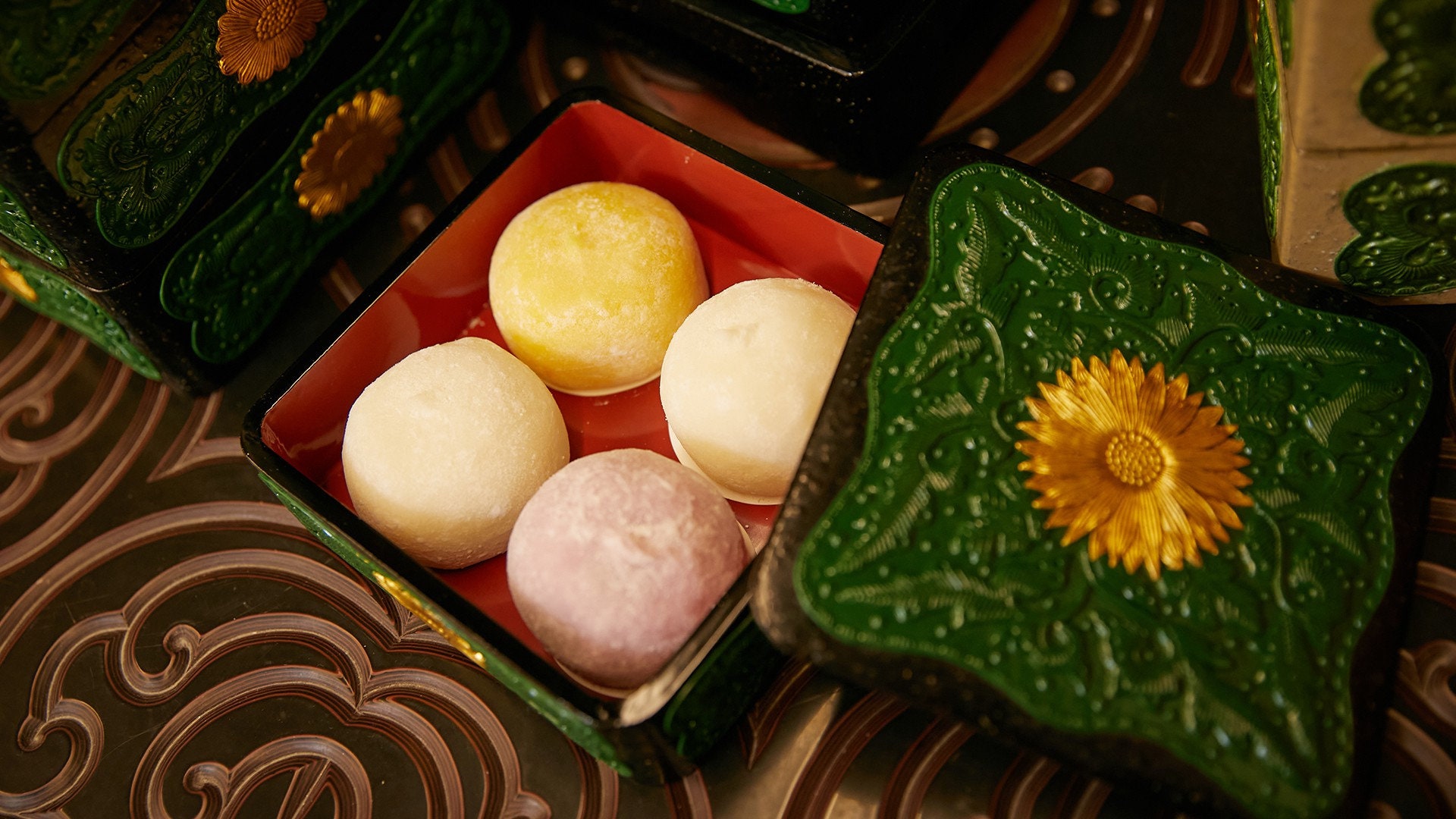 Chinese Lacquer Thread Sculpture Box/raden Sunflower Pattern Box ...
