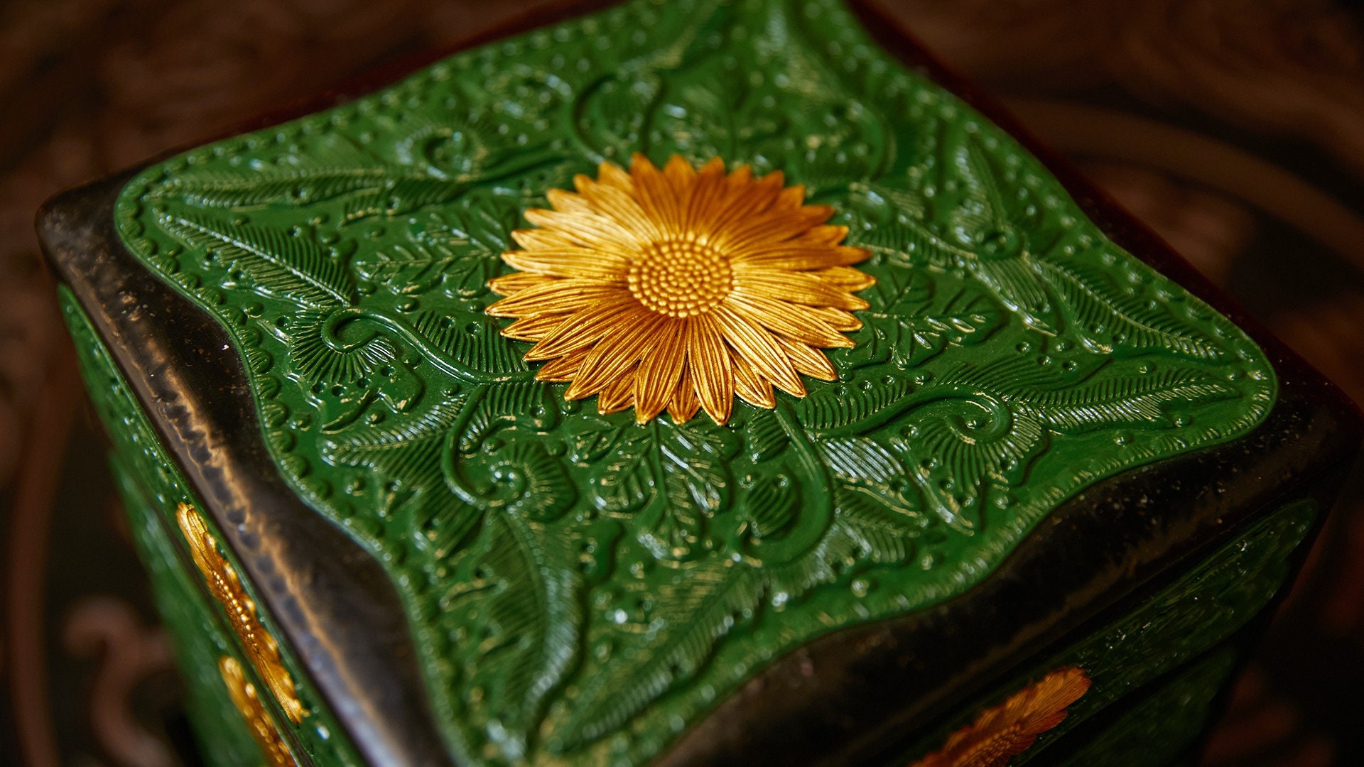 Chinese Lacquer Thread Sculpture Box/raden Sunflower Pattern Box ...