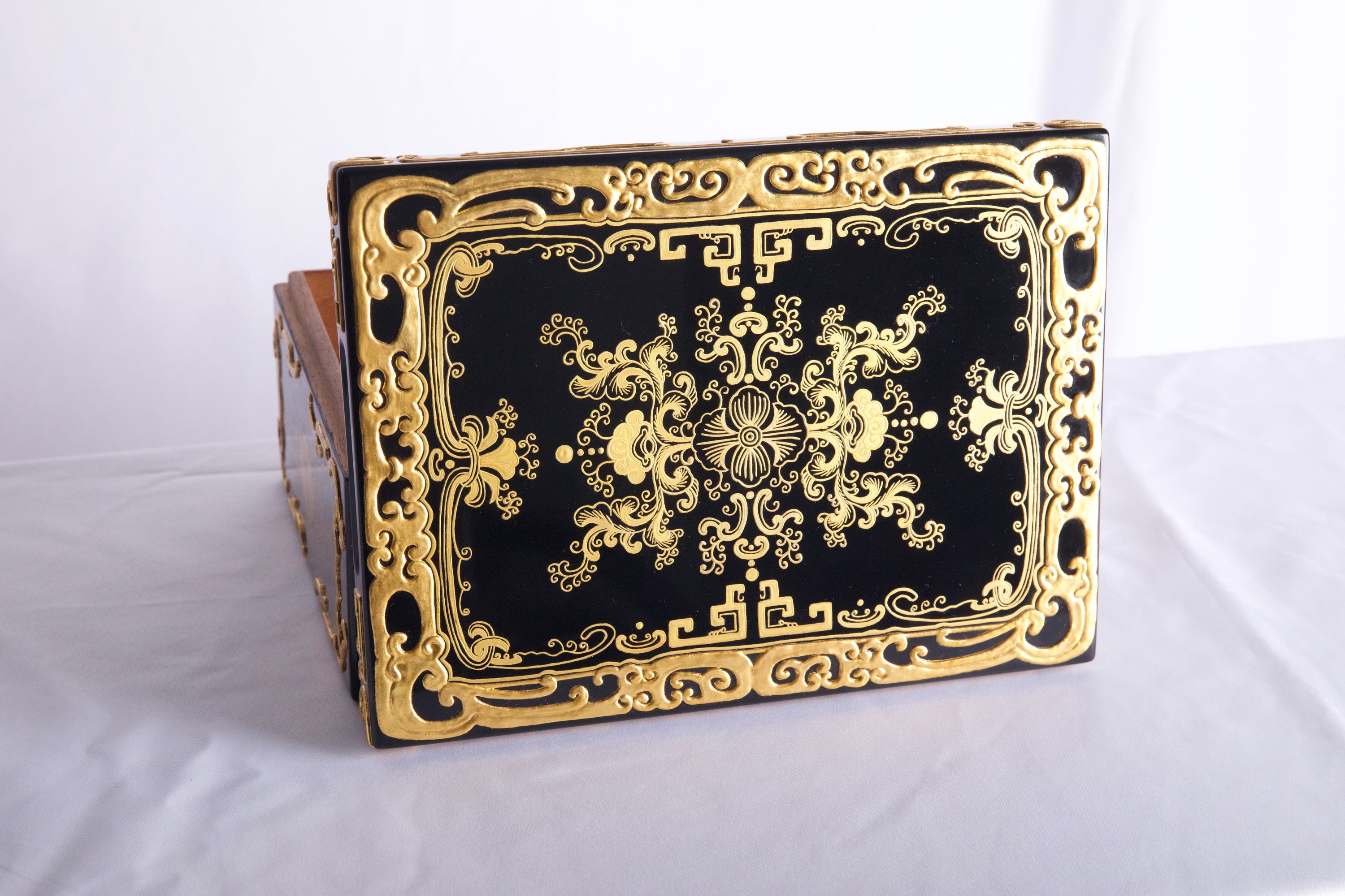 Chinese Lacquer Thread Sculpture Cigar Box/luxury Cigar Box/pattern ...