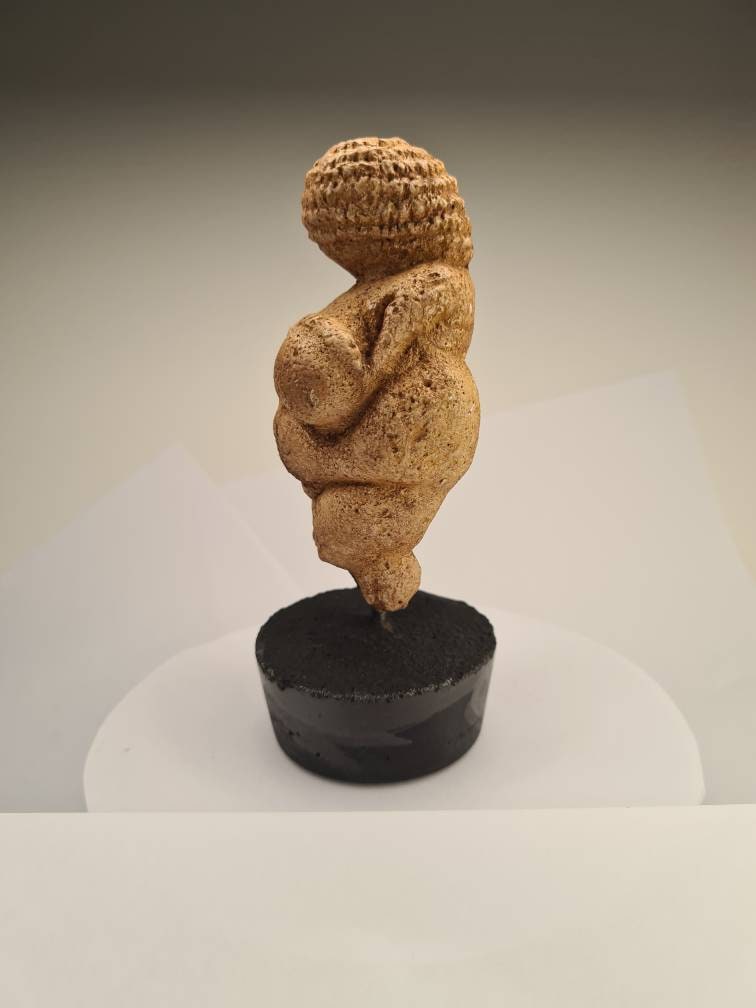 Venus of Willendorf and Venus of Dolni Vestonice, Mother Goodes, Woman ...