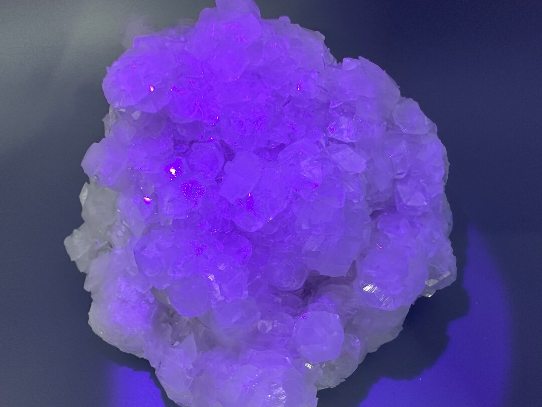 Stunning UV Fluorescent Calcite on Natural Minerals Souvenir Crystal ...