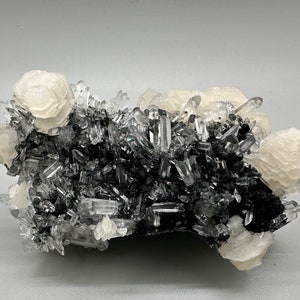 Stunning UV Fluorescent Calcite on Transparent Quartz Whit Chlorite ...