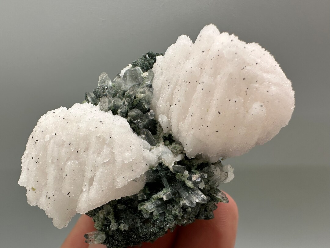 Stunning Mangano Calcite on Quartz Whit Chlorite Natural Minerals ...