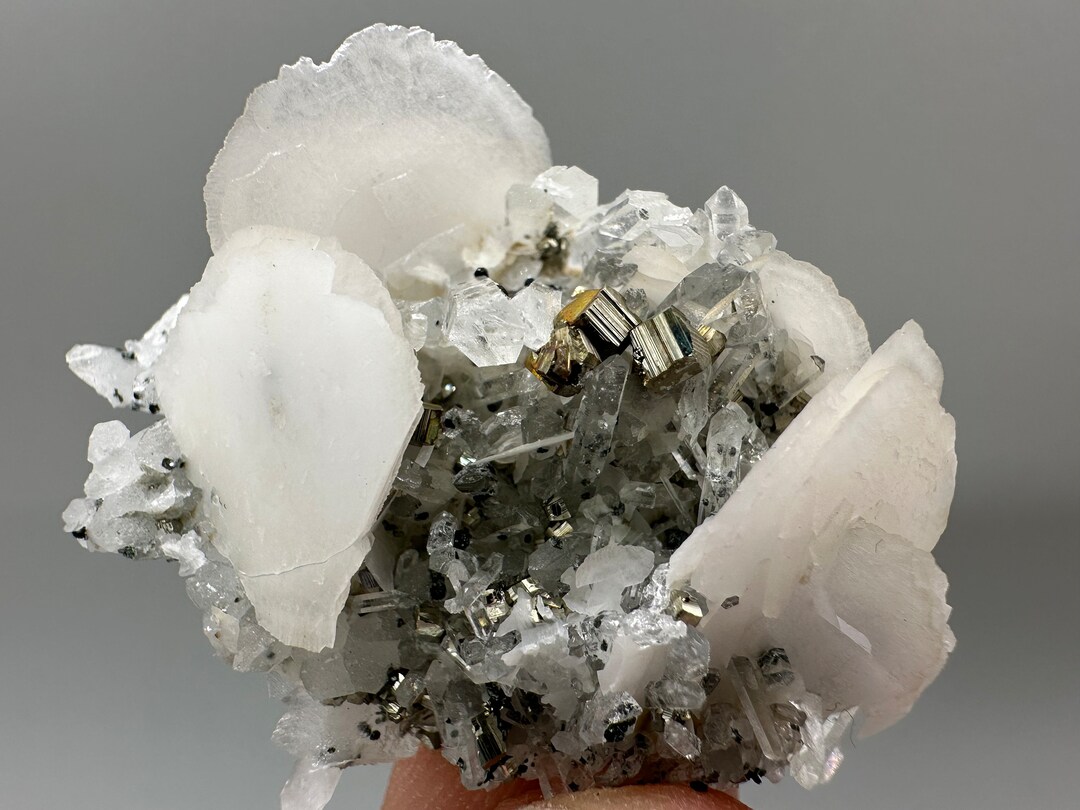 Aesthetic Transparent Quartz Whit Pyrite and Calcite Inclusion Natural ...