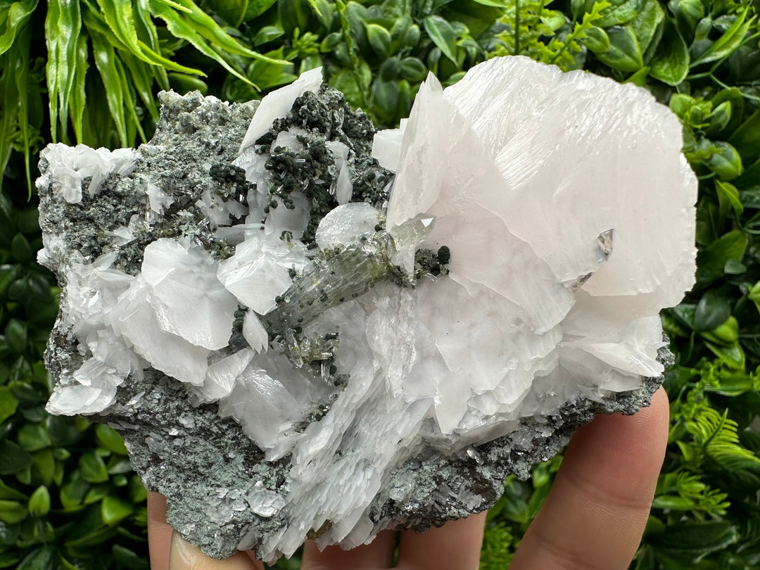 Wonderful Rare Mangano Calcite on Quartz Whit Chlorite Natural Minerals ...