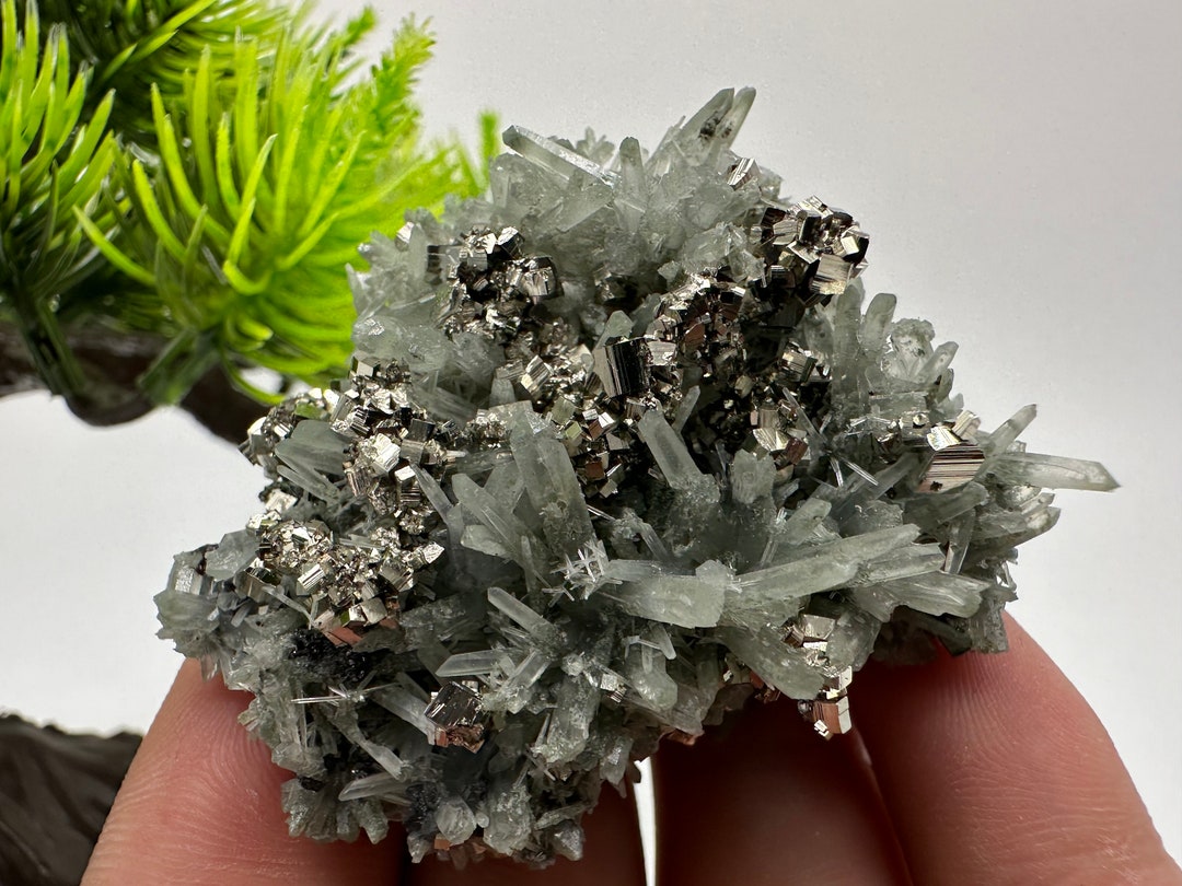 Stunning Green Quartz,chlorite Inclusions Whit Pyrite Natural Minerals ...