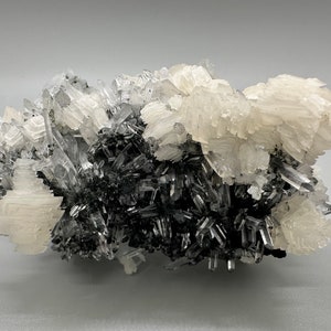 Stunning UV Fluorescent Calcite on Transparent Quartz Whit Chlorite ...