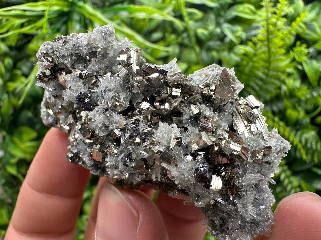 Aesthetic Shiny Pyrite on Quartz Fool’s Gold Pyrite,pyrite Cluster ...