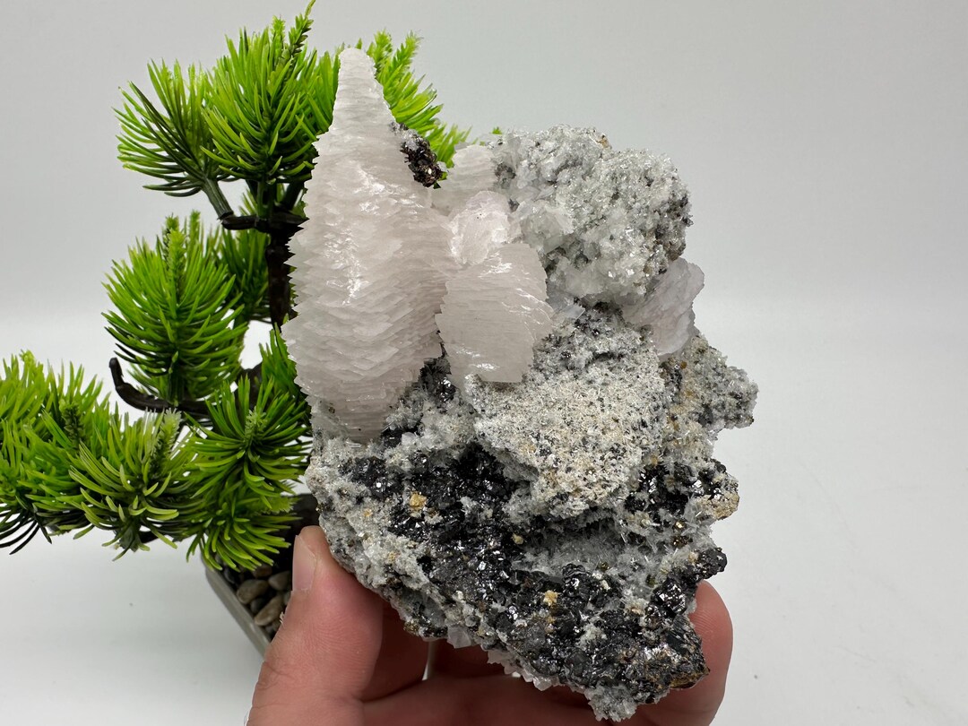 Stunning Calcite on Quartz Whit Pyrite,from Borieva Mine,bulgaria,uv ...