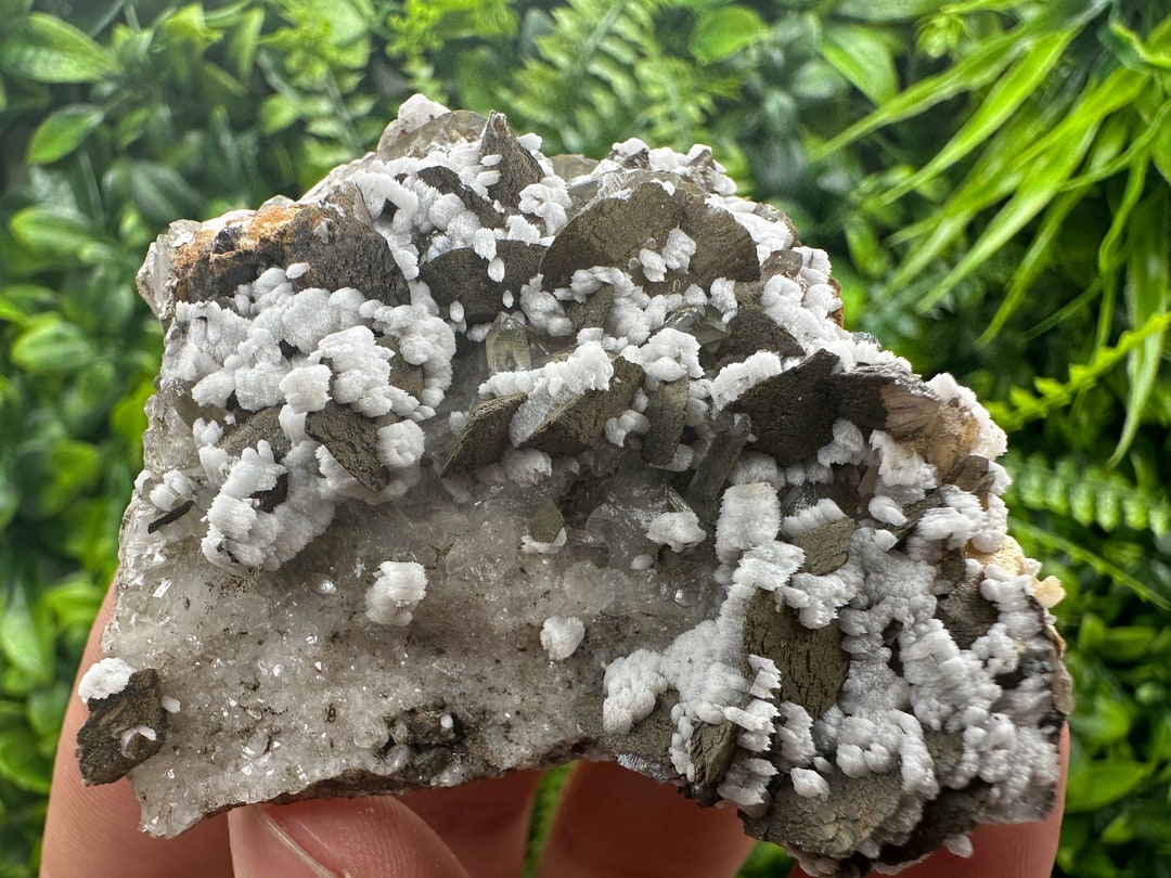 Amazing Rare Whit Calcite Whit Second Generation Calcite on Quartz From ...