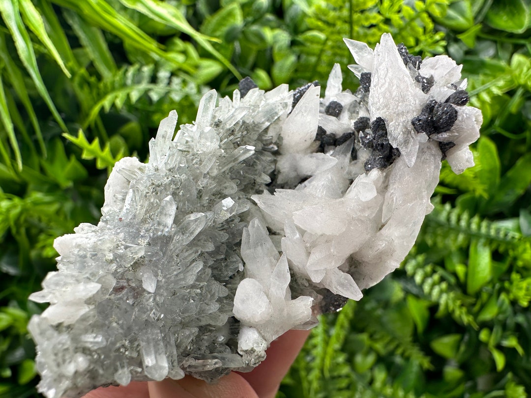 Stunning UV Fluorescent Calcite on Green Quartz Inclusions Chlorite ...