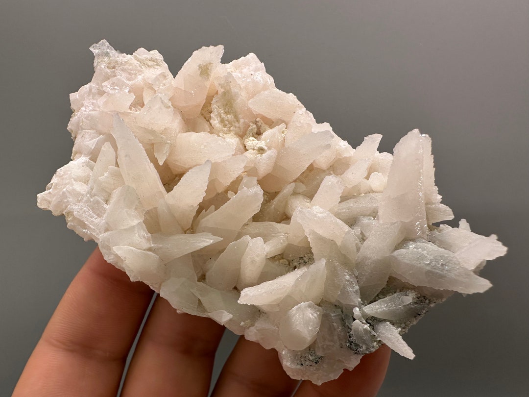 Stunning Mangano Calcite UV Light Reacted,narura Minerals Souvenir ...