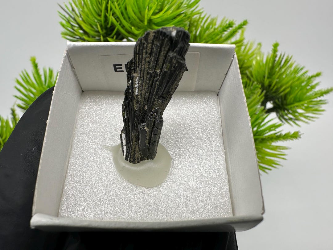 Very Rare Epidote From Peru,stunning Green Epidote,wholesale Epidote ...