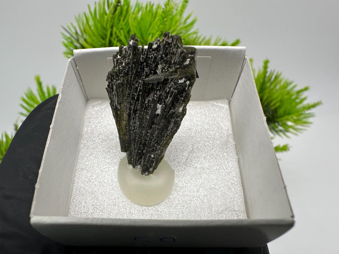 Very Rare Epidote From Peru,stunning Green Epidote,wholesale Epidote ...