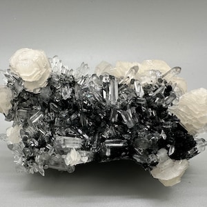 Stunning UV Fluorescent Calcite on Transparent Quartz Whit Chlorite ...