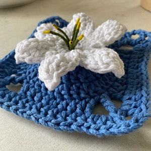 Elegant Crochet Easter Lily Granny Square - Spring Floral Crochet ...