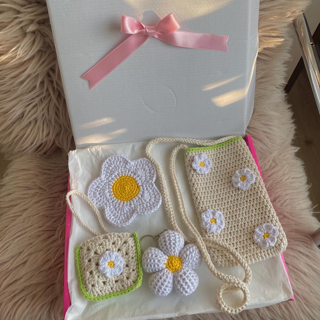Crochet Daisy Gift Set, Fashion Gifts Phone Holder, Big Sister Gift ...