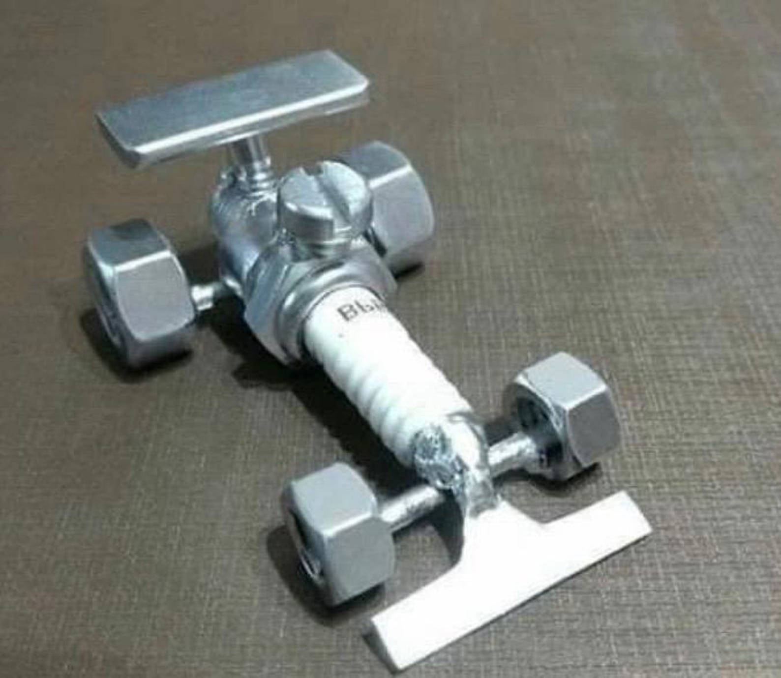 Custom Metal Designs Made With Nuts, Bolts, Screws, Chains, Scrap Iron ...