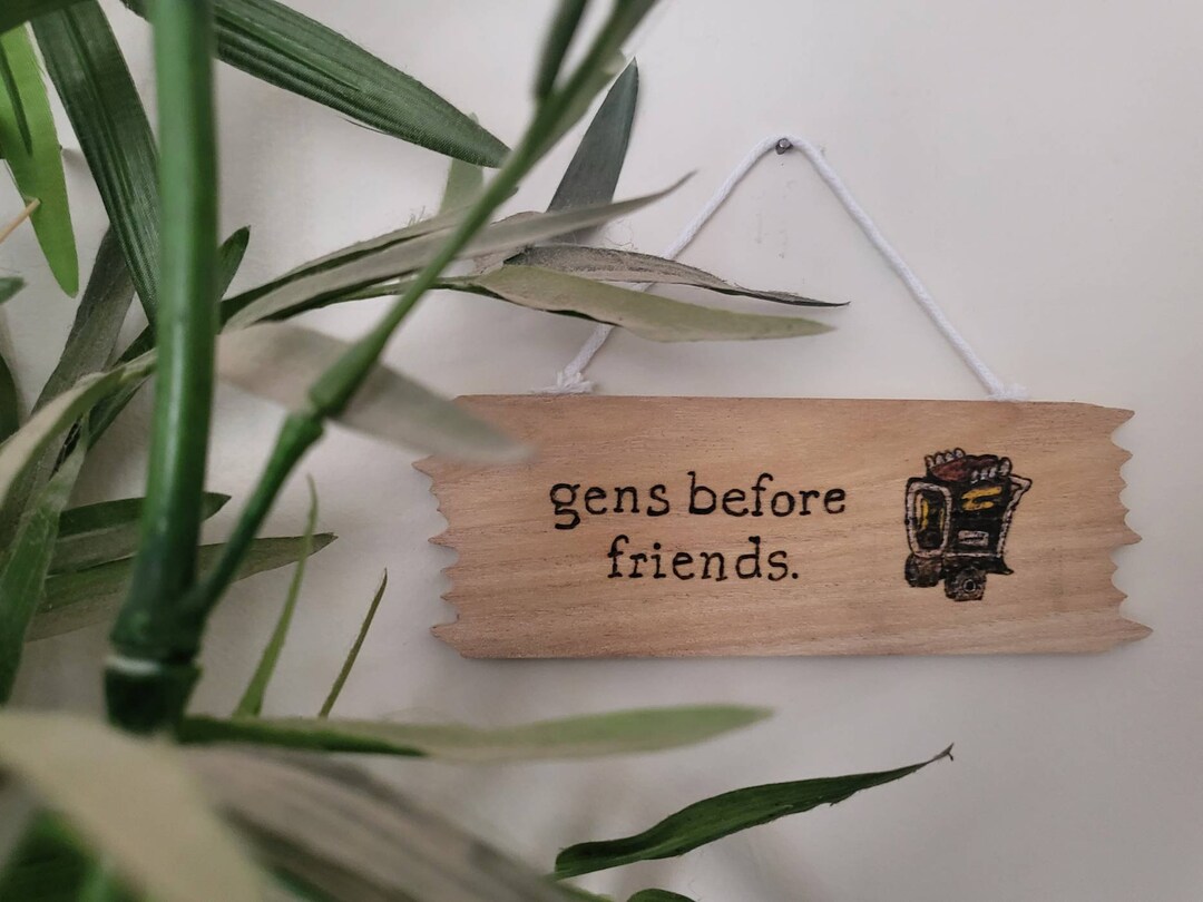 DEAD BY DAYLIGHT - Gens Before Friends Small Sign - [dbd, Funny ...