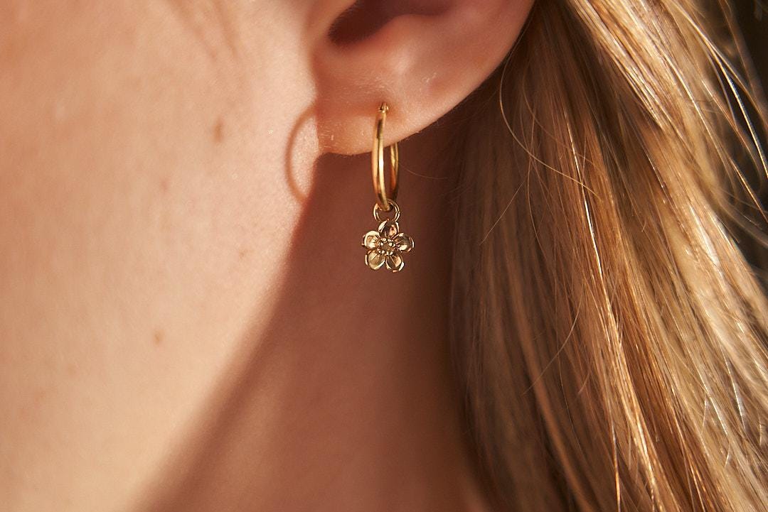 9ct Yellow Gold Forget-me-not Flower Hoop Earrings - Wilde Flower - Etsy