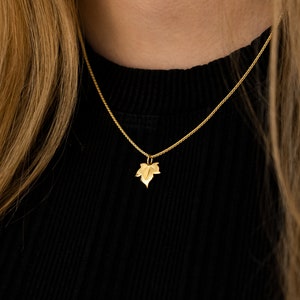 Solid 18ct Gold Ivy Leaf Necklace - Wilde Flower. Real Gold Hallmarked ...