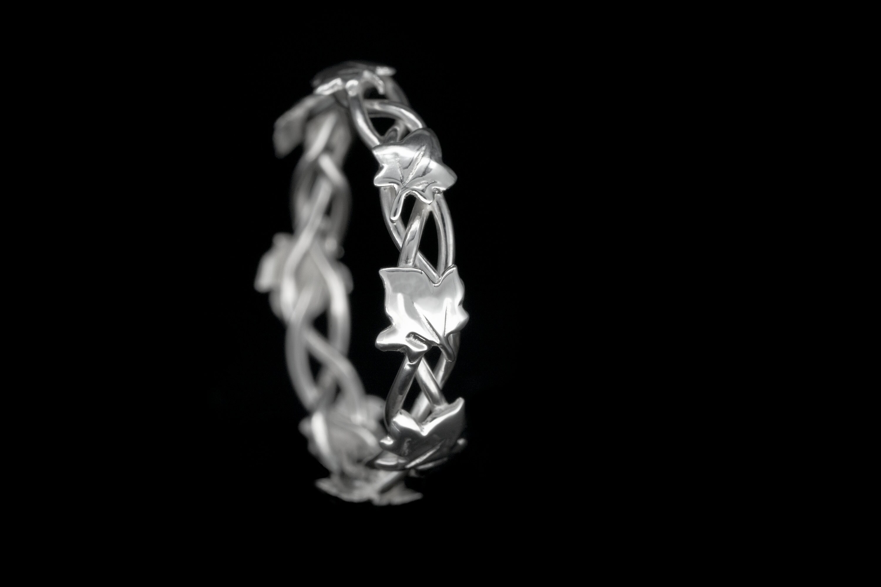 9ct Gold Twisted Ivy Leaf Ring Wilde Flower Dainty, Everyday Elegance ...