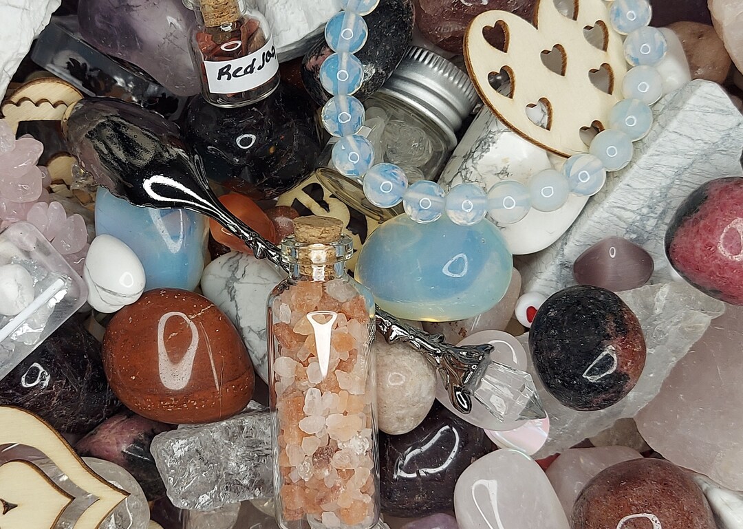 Valentine's Day Crystal Confetti, February Themed Confetti, HUGE Scoop ...