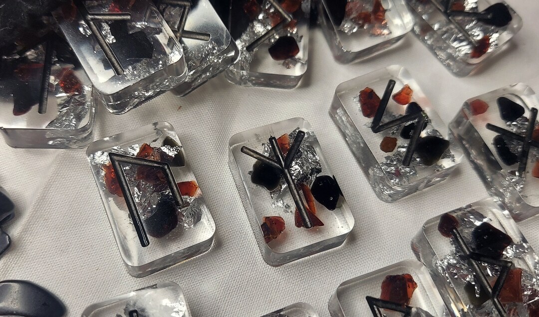Rune Stone Set - "vamp Den " Garnet, Obsidian & Silver, Elder Futhark ...