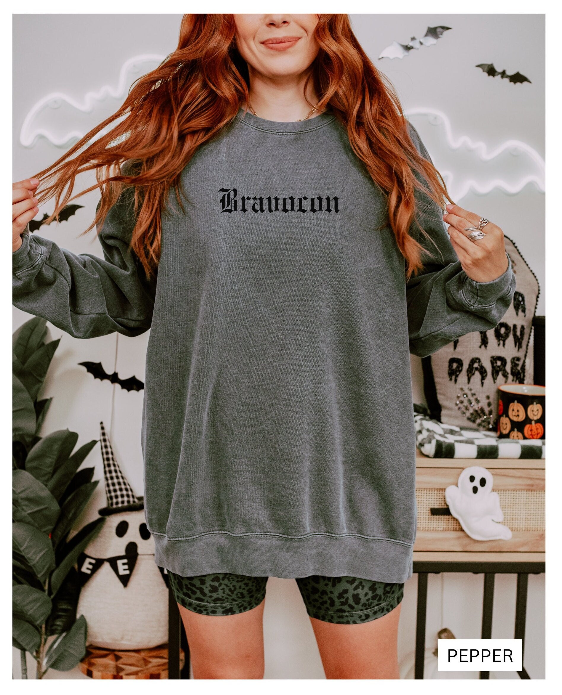 Bravocon Merch Bravo Merch Bravocon Bravocon 2023 Bravoholic Crewneck ...