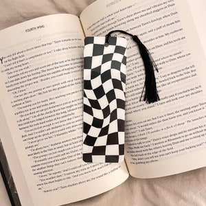 Black and White Wavy Checkered Patterned Bookmark | Booktok | Book ...