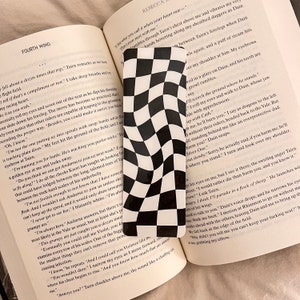 Black and White Wavy Checkered Patterned Bookmark | Booktok | Book ...