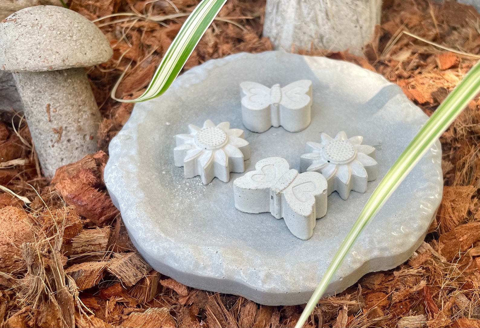 6 Cement Bee Watering Station Butterfly Concrete Puddler Dish ...