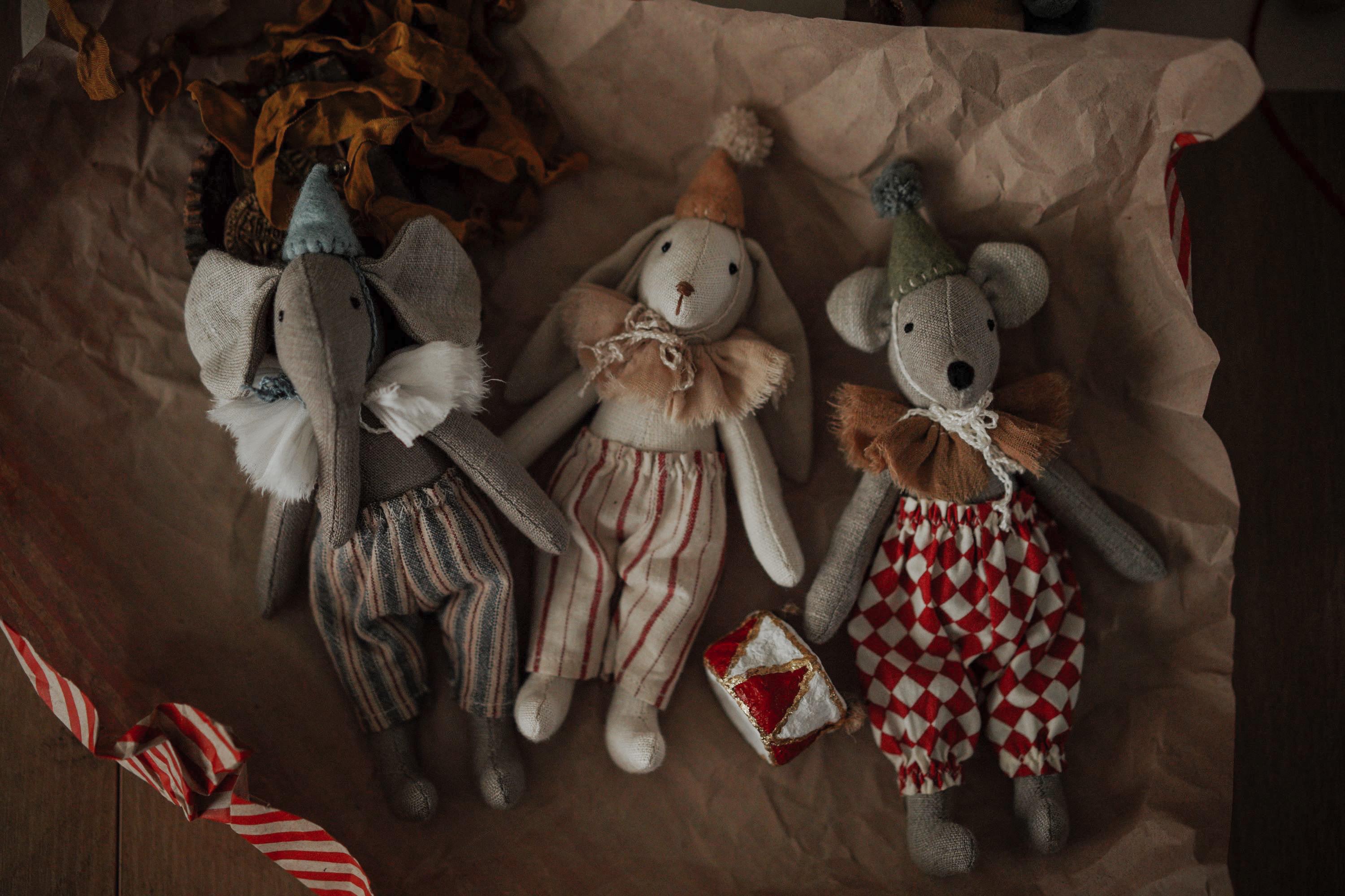 Linen Circus Mouse Toy, Mini Clown Doll, Circus Room Decor - Etsy