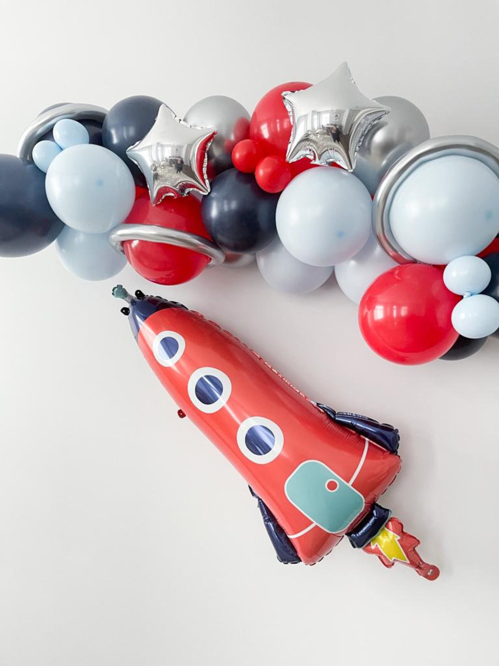 Space Astronaut DIY Balloon Garland Kit | Trip Around the Sun | Balloon ...